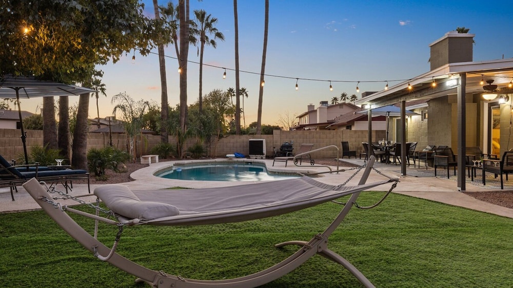 Modern And Stylish Remodeled 4 Bdrm W/ Htd Pool! - Phoenix, AZ