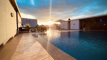 2 piscinas externas