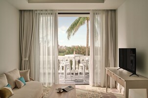 Apartamento design, 2 quartos, sacada, vista para o rio | Sacada