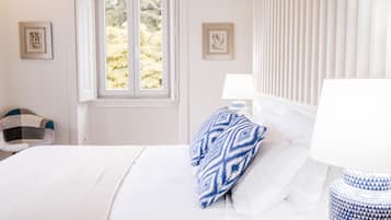 Quarto casal superior | 2 quartos, roupas de cama premium, individualmente decorados