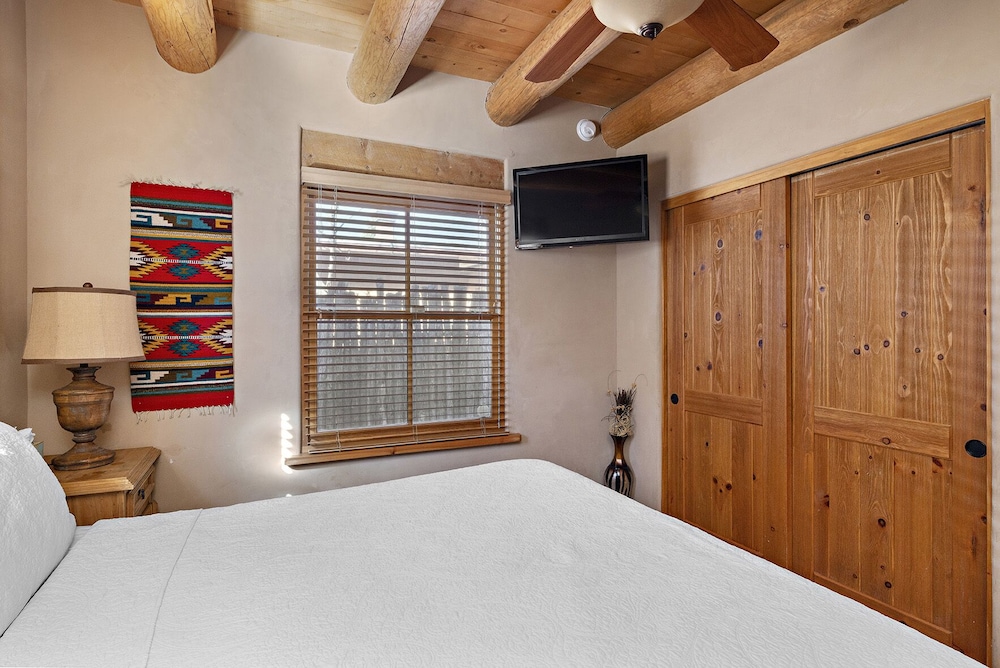 Fabulous Location | Walk To Plaza & Restaurants | Close To Ski Basin - Santa Fe