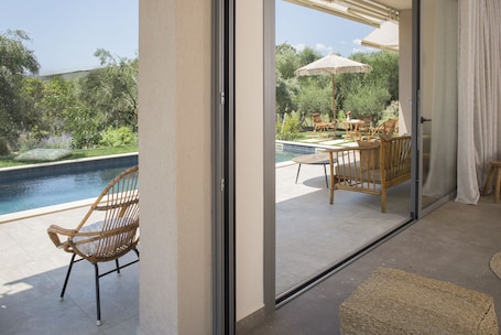 Vista da propriedade. Elaia Grove