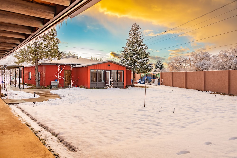 Desert Flower Boutique Hotel - Taos, NM