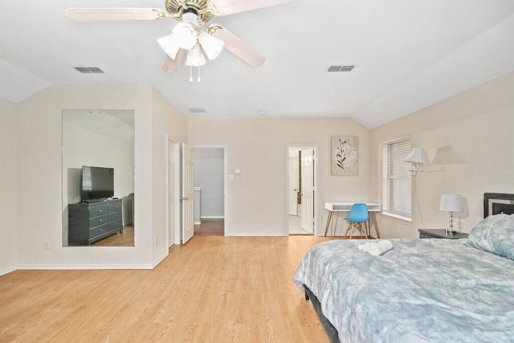 Hot Tub! 4br 3ba Modern, Newly Remodeled, 16 Ppl - McKinney, TX