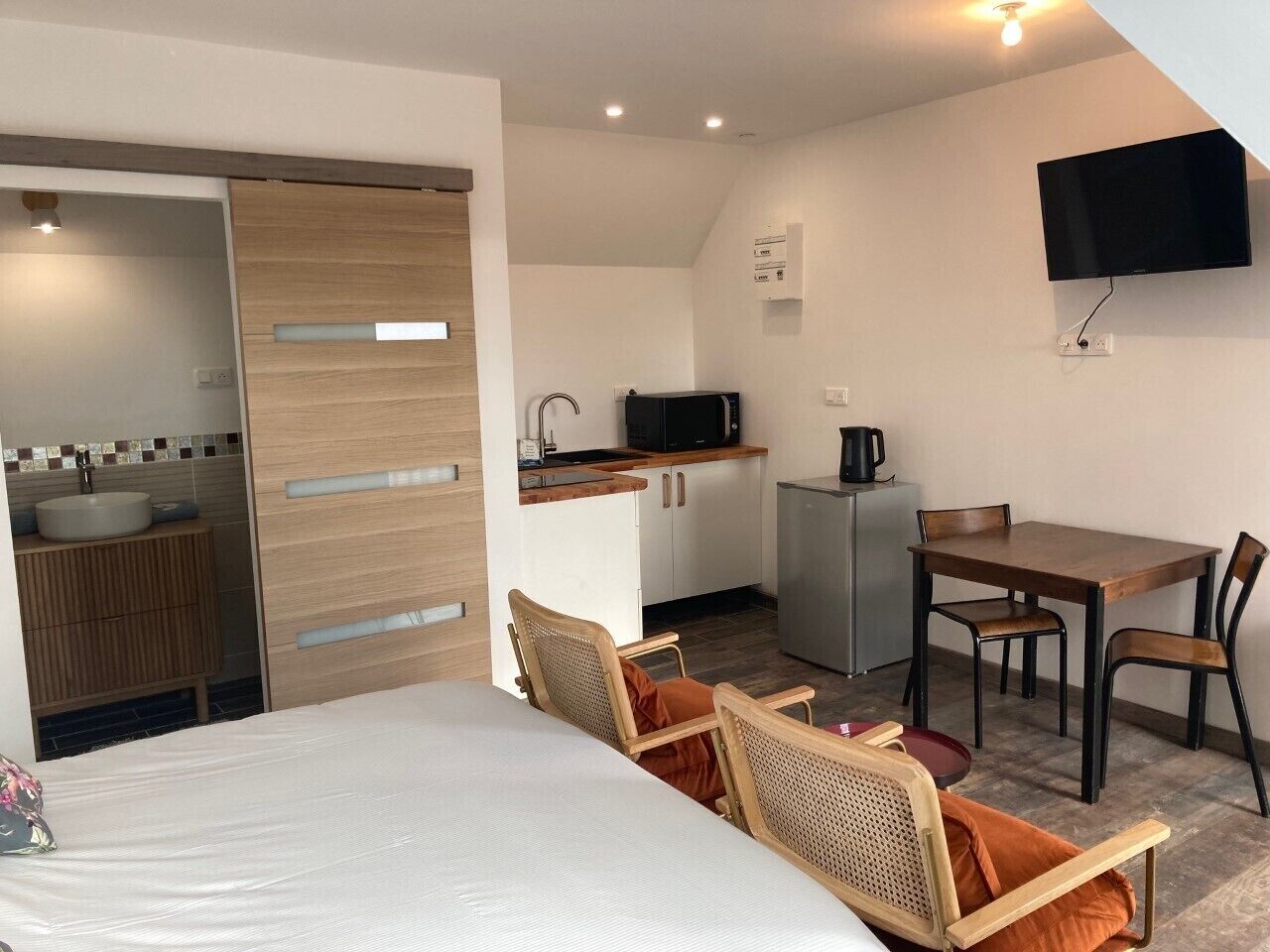 Studio-confort-douche-vue Mer-balcon - Ambleteuse