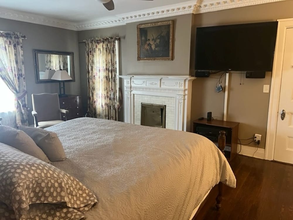 Historic Old West End Devilbiss Mansion, With Three Floors Of Luxury To Enjoy. - Toledo, OH