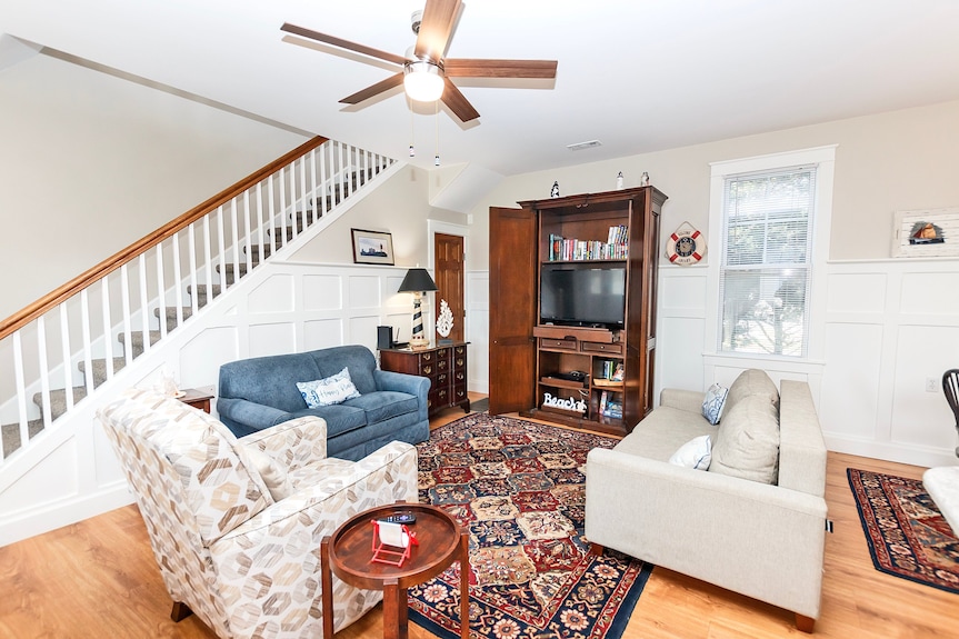 Oceanside, Handicap Friendly, Hot Tub, & Easy Beach Access - Avon, NC