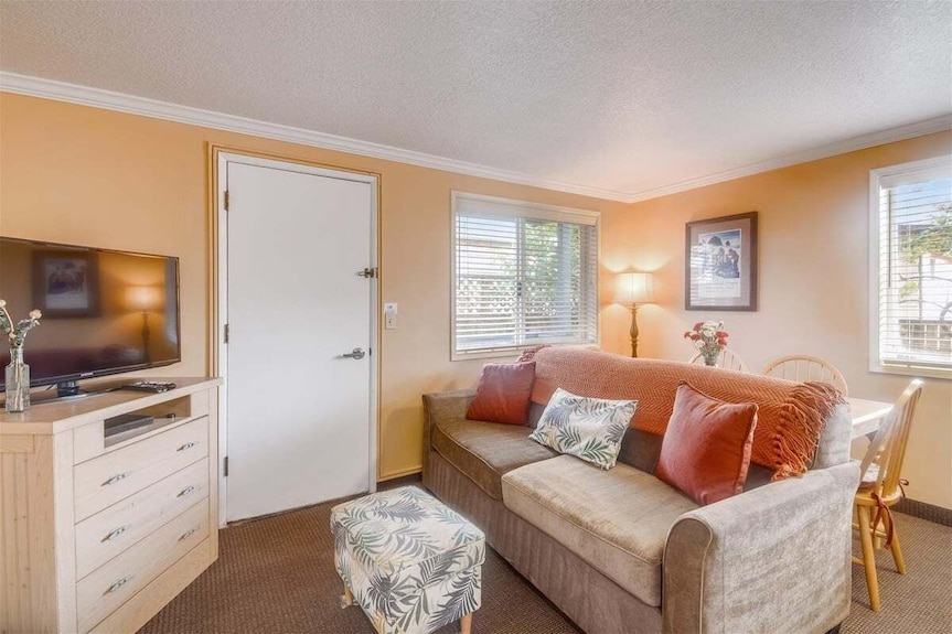 Sandcastle Inn #603 - Downtown Apartment! - Cannon Beach