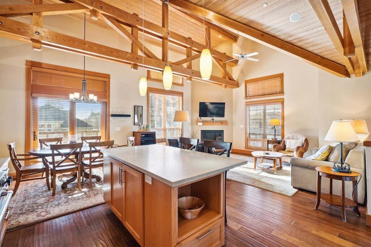 The Lodges A-1 - 1 Block To The Beach! - Cannon Beach