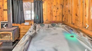 Cabana de Madeira Romântica | 1 quarto, edredões de penas, camas de colchão viscoelástico