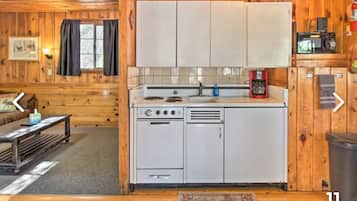 Cabana romântica | Cozinha privada | Micro-ondas, cafeteira/chaleira, torradeira