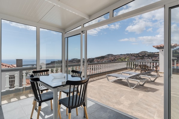 Apartamento Panorâmico | Cozinha privada | Um frigorífico, um forno, uma placa de cozinha