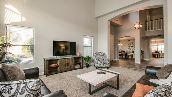 Massive 5 Bdrm Getaway W/pool, Hot Tub, Game Room! - Queen Creek, AZ