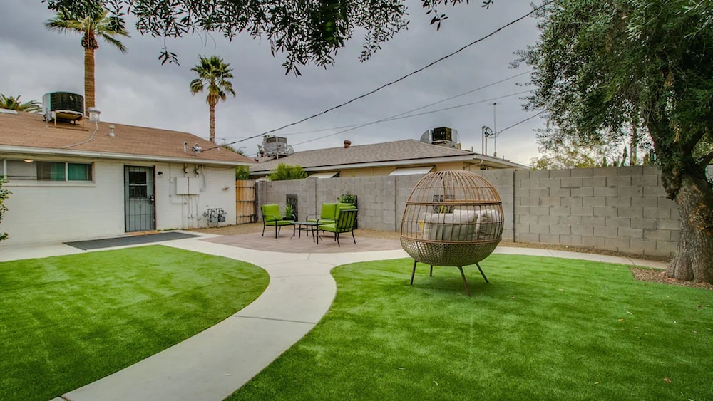 Remodeled 2 Bdrm W/ Yard In Old Town Scottsdale! - Scottsdale, AZ