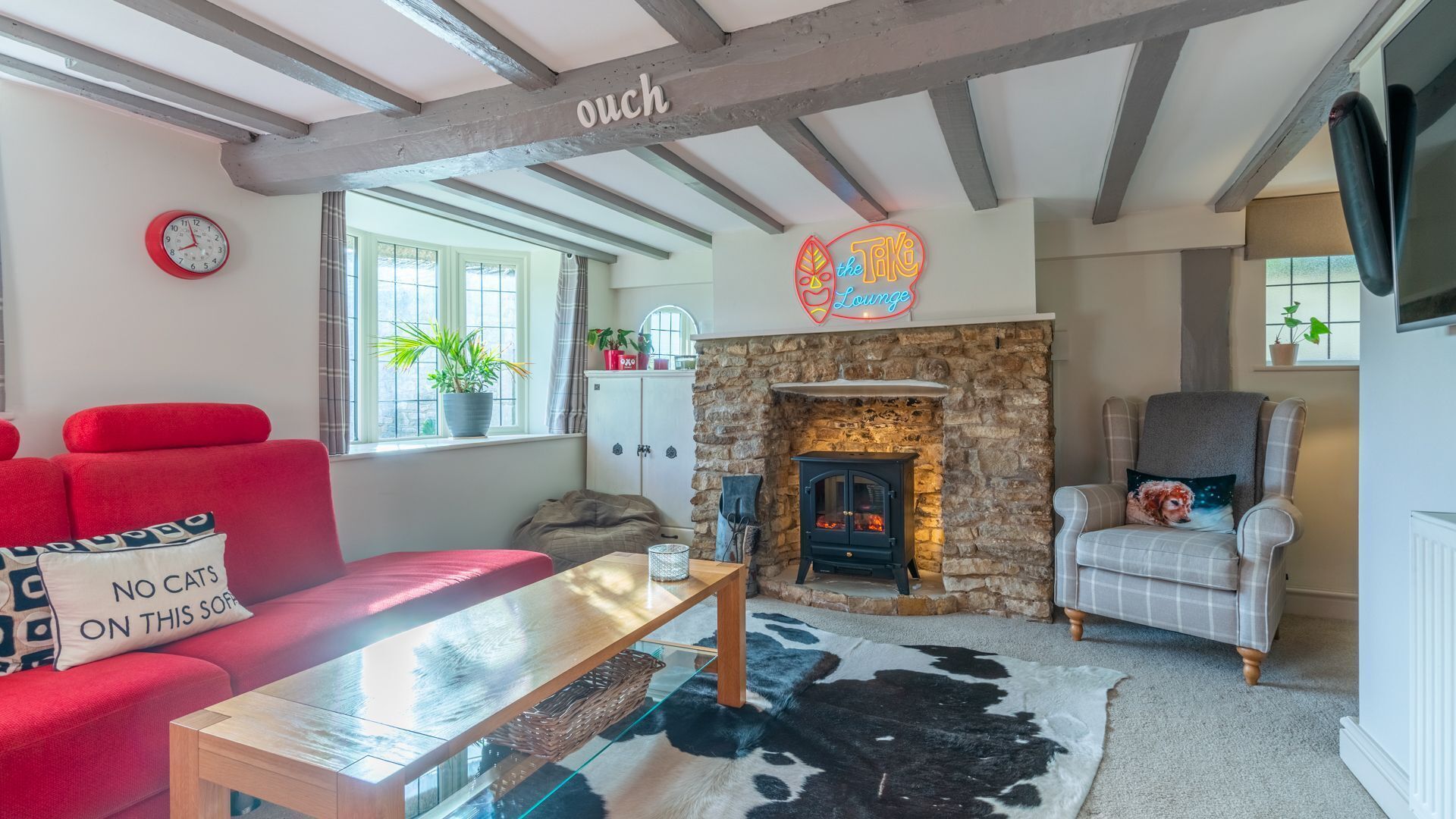 The Thatch House - Sleeps 8 Guests  In 4 Bedrooms - England