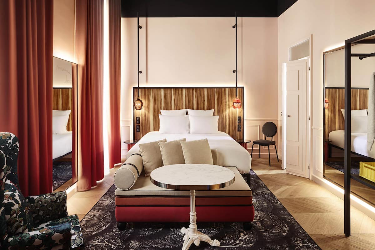 Cofres nos quartos, individualmente decorados