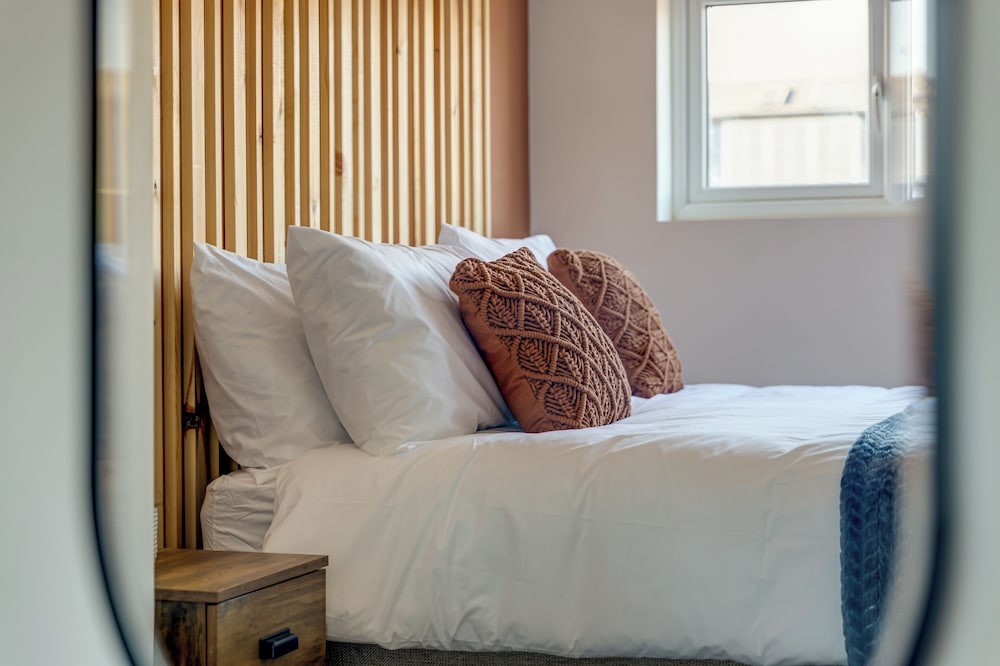 Apt 4 - North Marine Villa - Modern Apartment Near North Bay Beach. - Scarborough