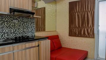 Apartamento, 2 quartos | Sala de estar | Televisor