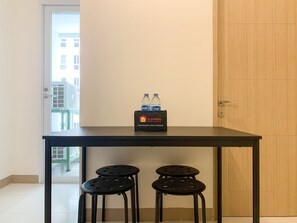 Apartamento, 2 quartos | Sala de jantar