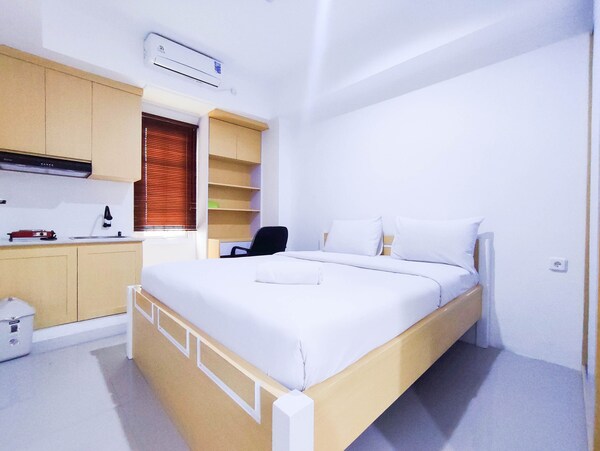 Cozy Studio At 9th Floor Paltrow City Apartment - Semarang