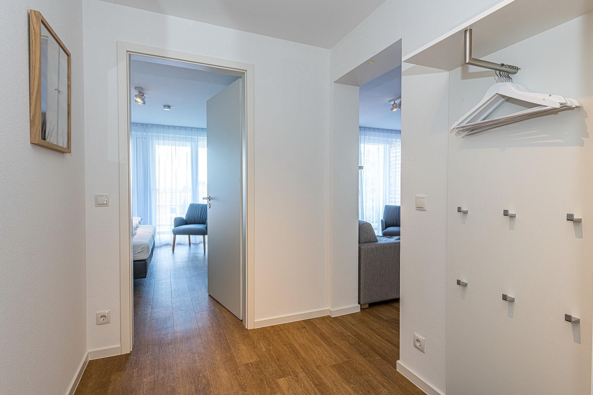 Nordseenahes Ferienapartment Mit Balkonen, Parkplatz, Schwimmbad- & Saunanutzung - Bensersiel