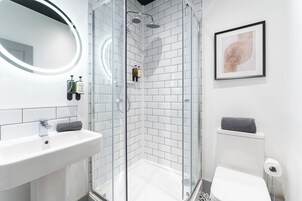 Estúdio Superior | Casa de banho | Um polibã, produtos de higiene exclusivos, um secador de cabelo 