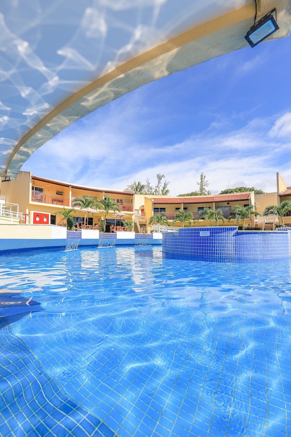 2 piscinas externas