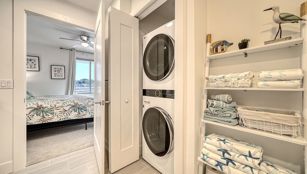 Charming 1/1.5 The Strand W. Water View! - Sarasota, FL