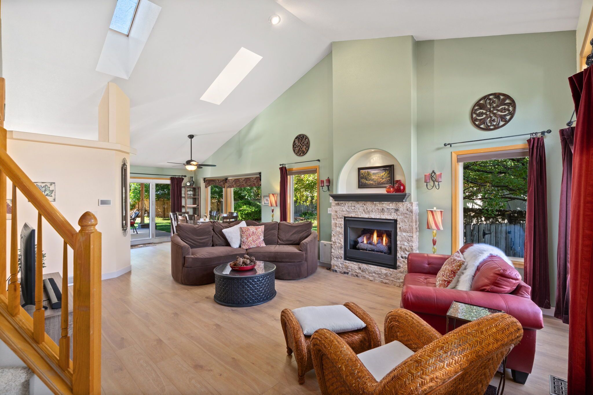 Casa, várias camas, banheira de hidromassagem grande, vista para o jardim (990 W. 41st St Loveland) | Interior