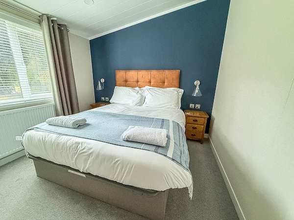 Stunning Lodge With Large Decking At Azure Seas In Suffolk Ref 32109og - Lowestoft