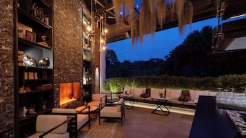 3 bares/lounges