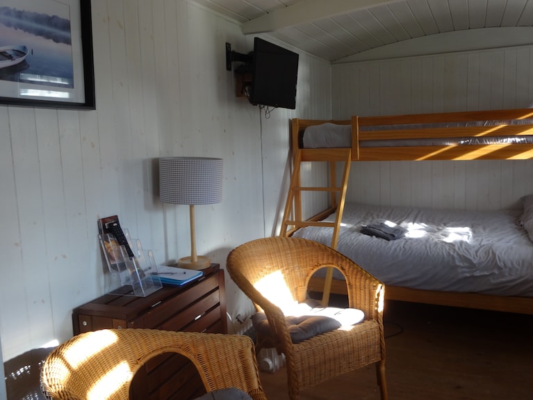 Shepherds Hut With Hot Tub And Onsite Bistro And Gym Close To Hadrian's Wall And Beach. - Dumfries and Galloway