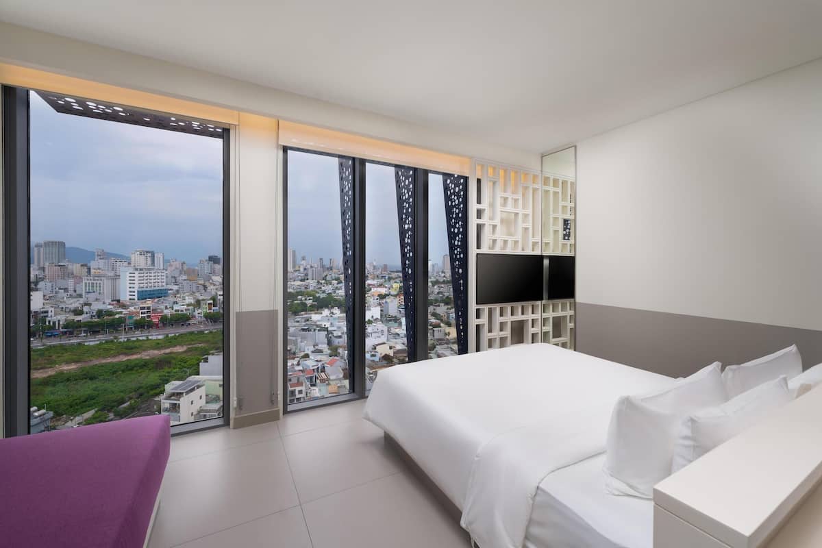 Quarto luxo, 1 cama King, vista para a cidade | Vista do quarto