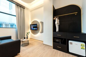 Suíte júnior | Frigobar, individualmente mobiliados, escrivaninha, Wi-Fi de cortesia