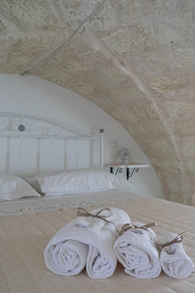 Centrally Located House With Fasanese Vaulted Ceilings, Just Minutes From Zoosafari! - Fasano