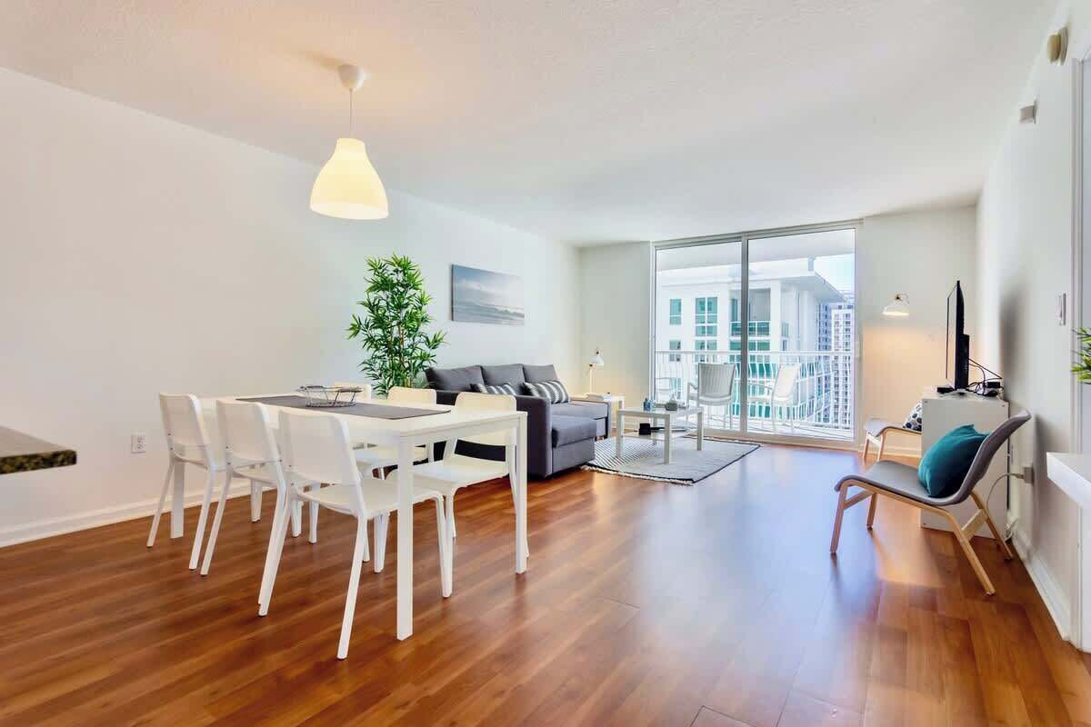 Ocean & City Views Lux Miami Brickell | Sleeps 5 - Miami, FL
