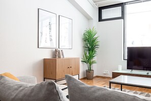 Duplex premium | Área de estar | TV 36 polegadas com canais a cabo