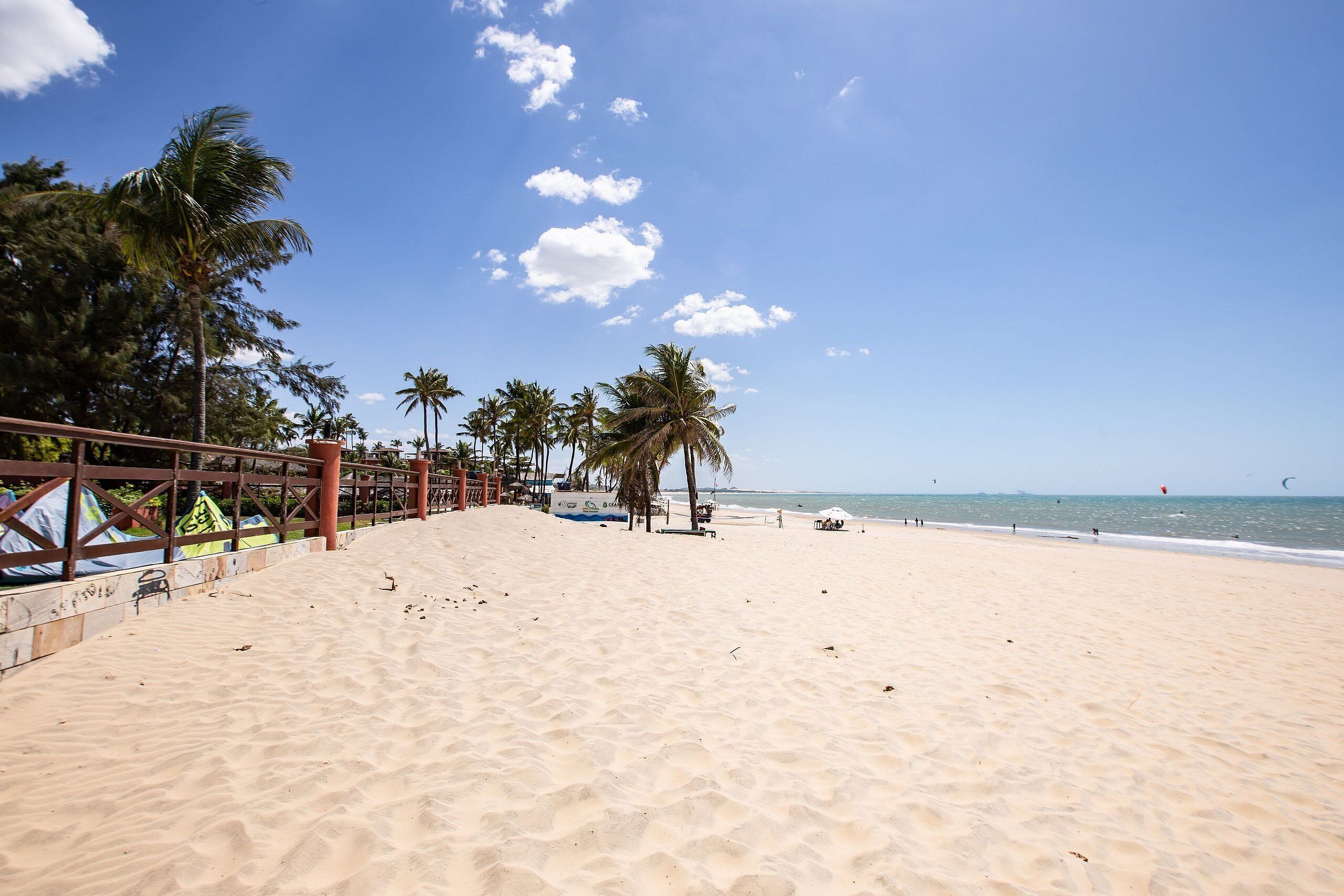 Na praia, areia branca 