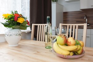 Estúdio | Opções para refeição no quarto
