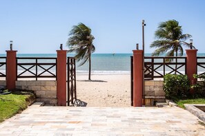 Na praia, areia branca 