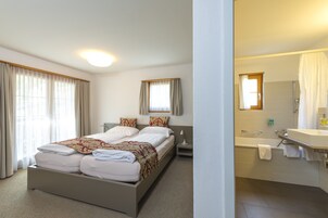 Quarto Familiar | Wi-fi grátis, roupa de cama fornecida 