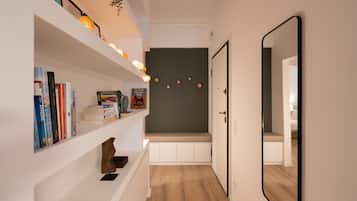Apartamento Superior | Sala de estar | Smart TV de 43 polegadas com canais digitais, televisor