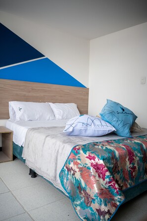 Quarto casal standard | Escrivaninha, Wi-Fi de cortesia