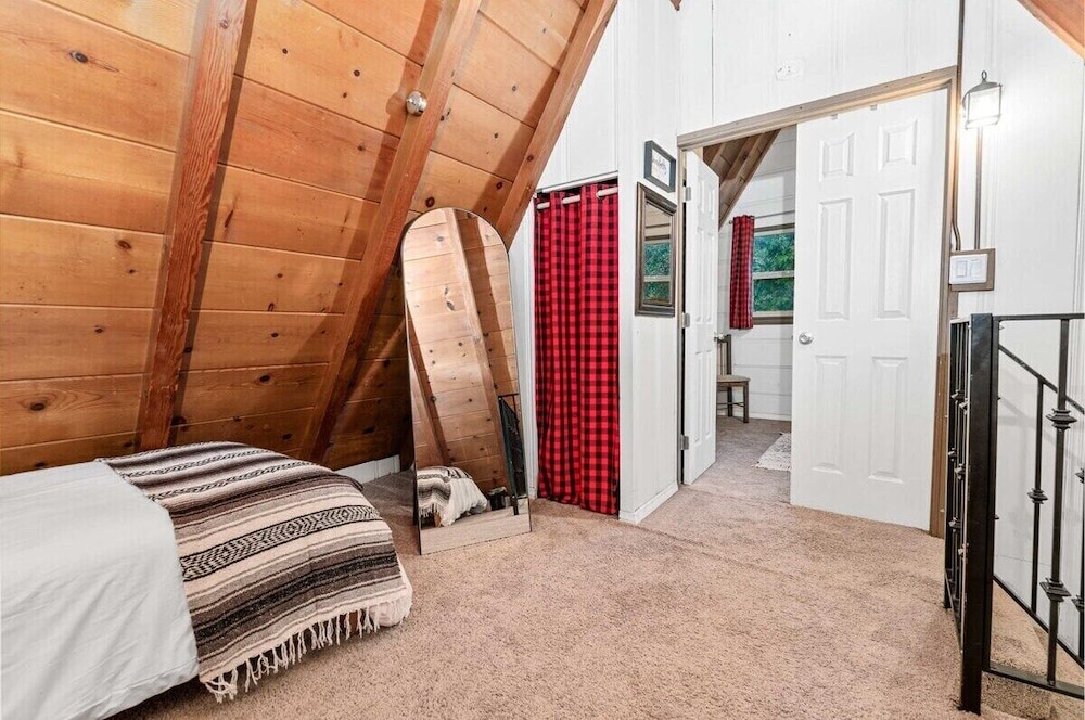1bed + Loft | Micro-cabin In The Woods - Crestline, CA