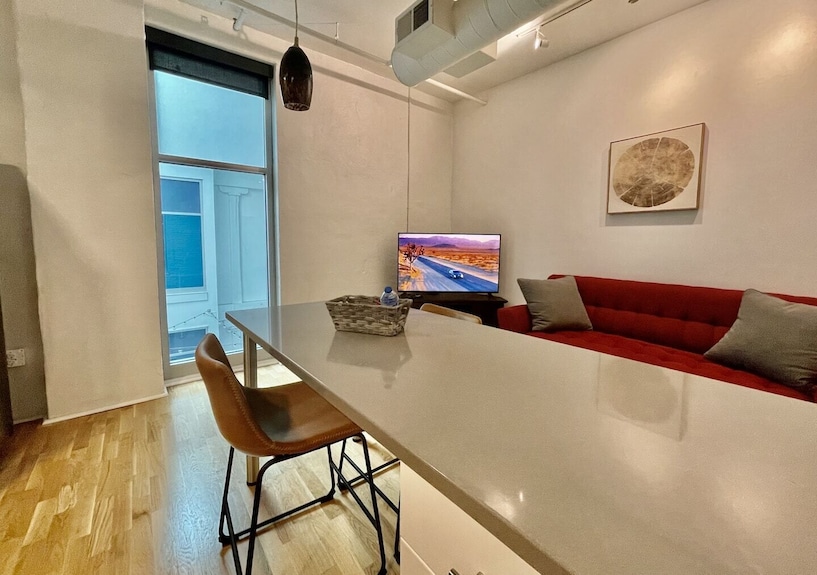 A Historic 700 Square Foot Atrium Loft In The Heart Of The Old Market -
