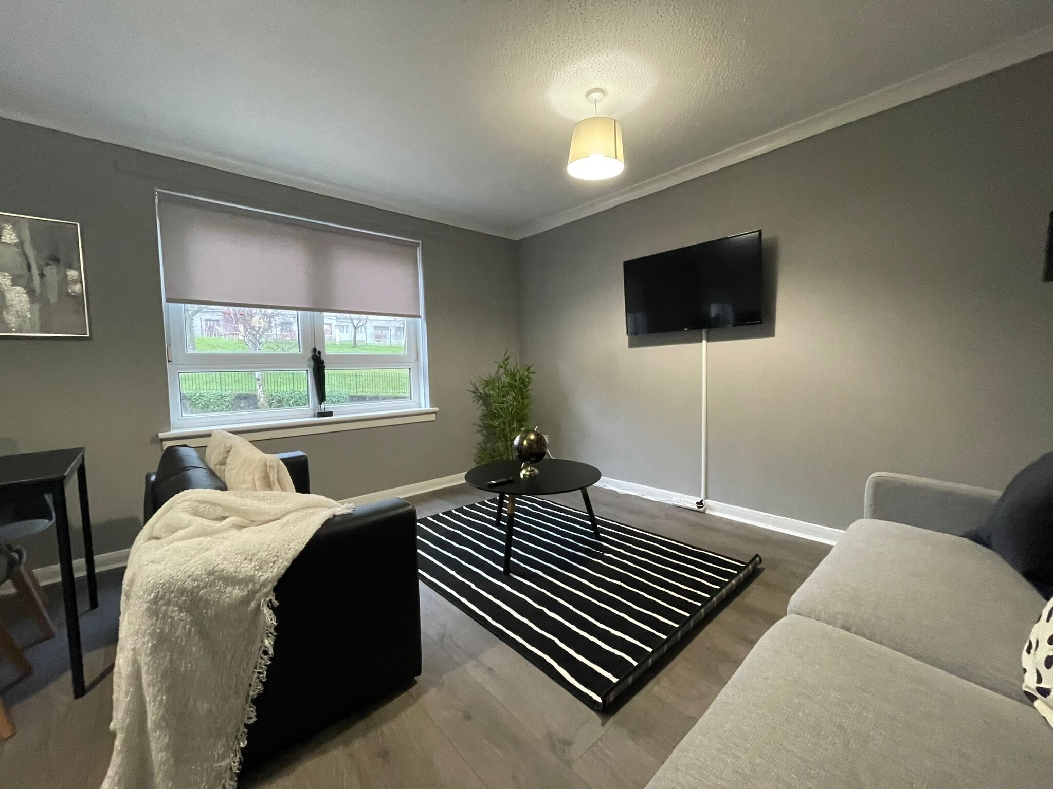 Contemporary Three Bed Apartment In Coatbridge - Motherwell