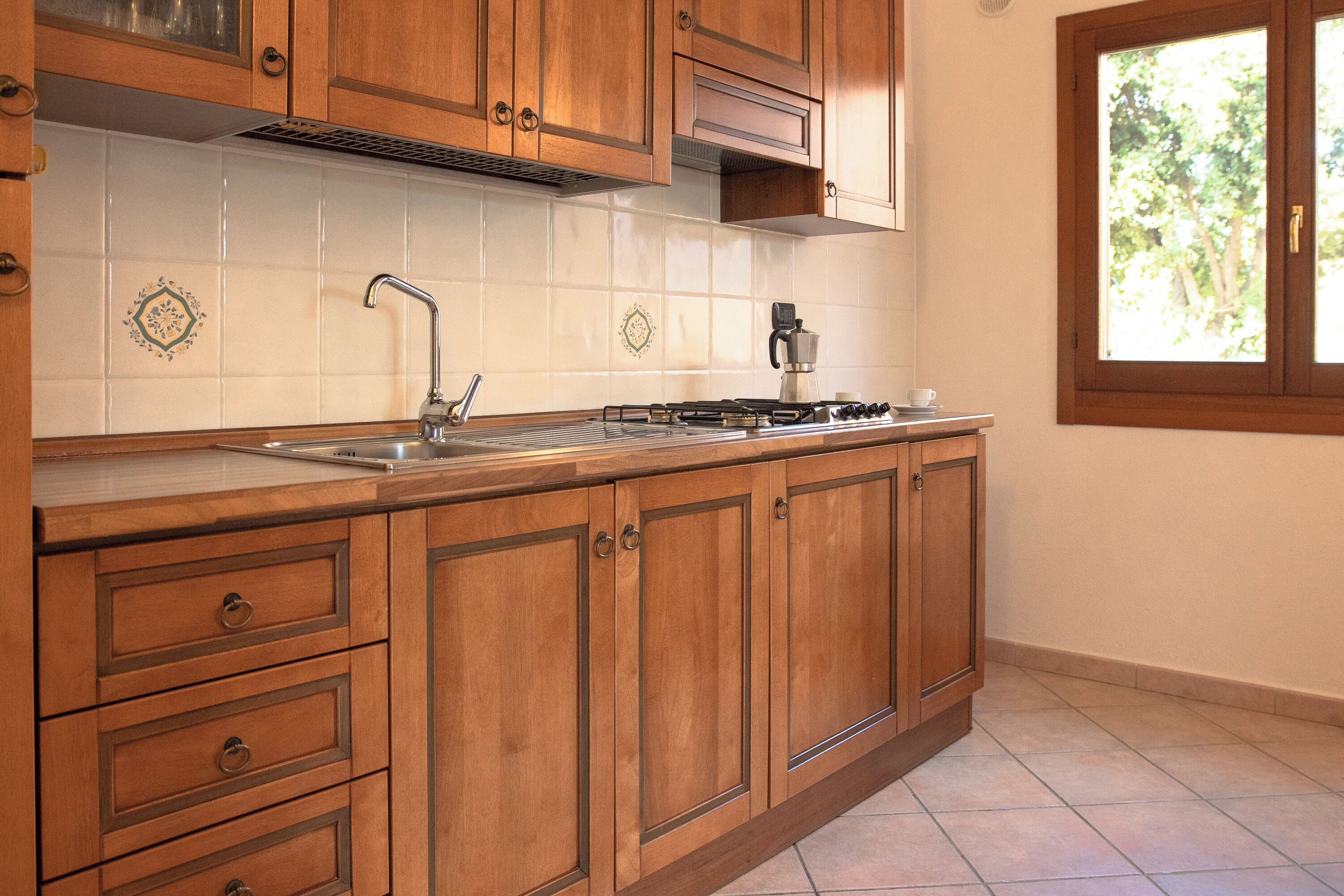 Cooktop, talheres/pratos/utensílios de cozinha