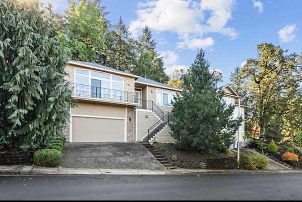 Welcome To Your New Favorite Spot! W\/ Hot Tub! - Salem, OR