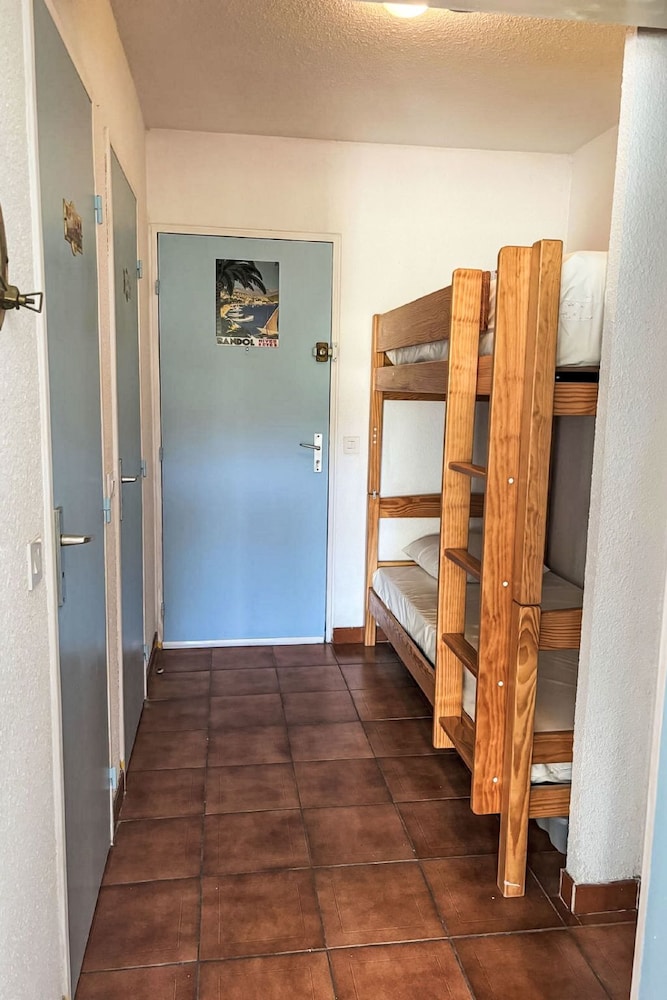 L'alicastre By Interhome - Île du Levant