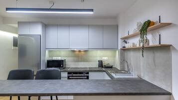 Apartamento de Luxo | Cozinha privada | Uma chaleira elétrica